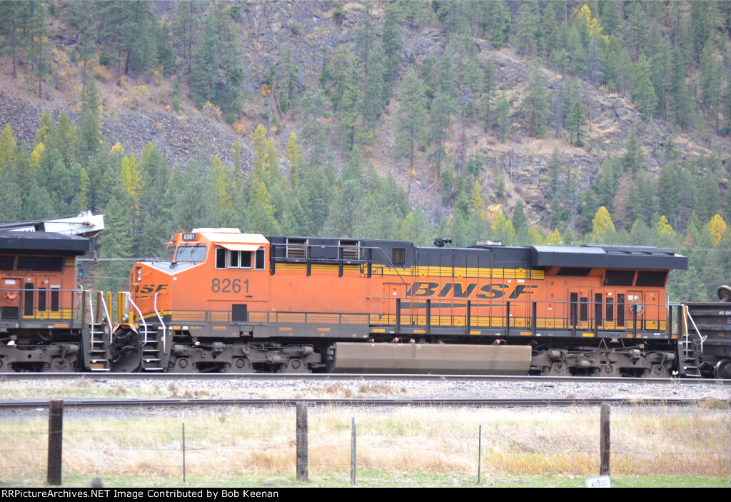 BNSF 8261